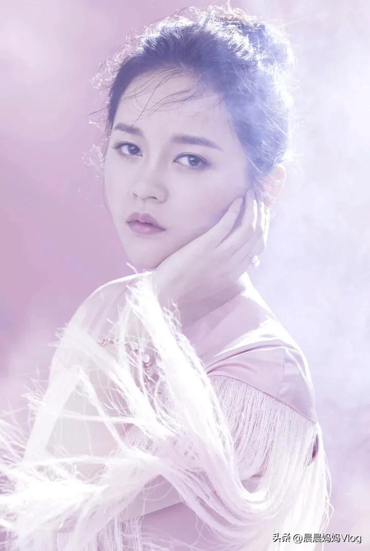 Share pictures - temperament goddess Cheng Xiang - iNEWS