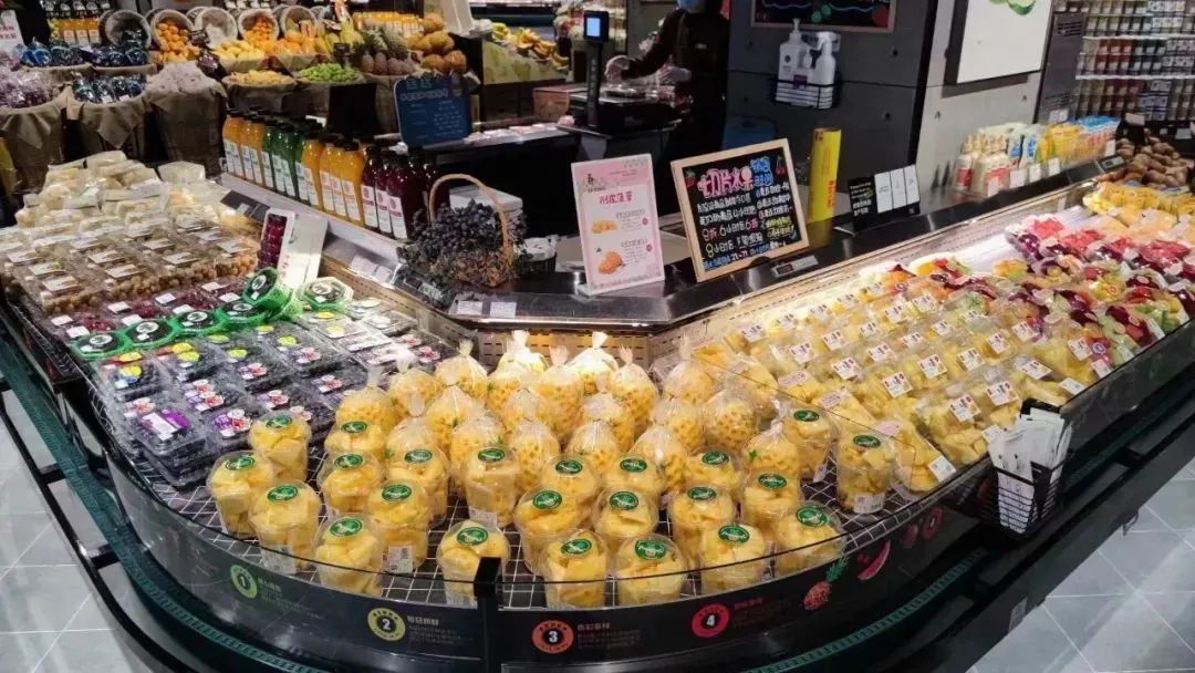 Supermarket fresh cut fruit display appreciation - iNEWS