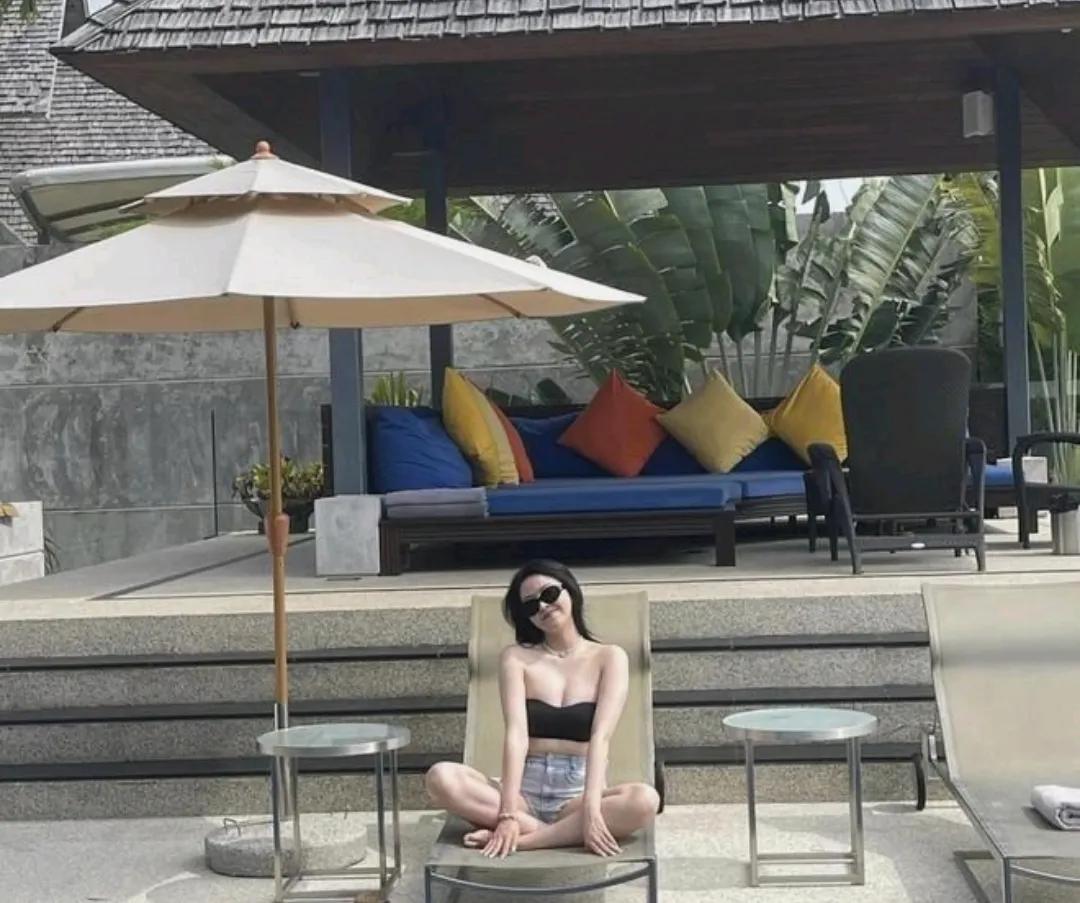 Huayi Princess Wang Wen is also on vacation abroad, wearing cool clothes and showing off her ...