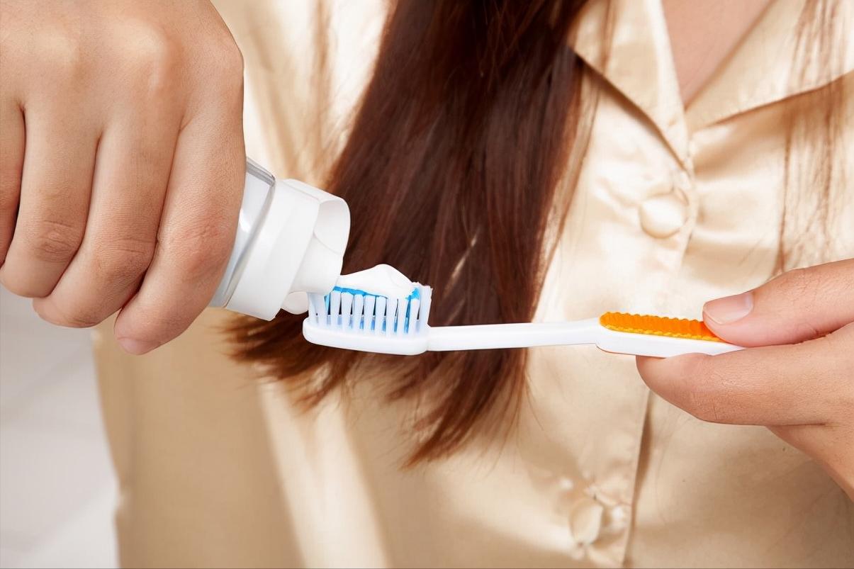 In addition to brushing your teeth, toothpaste has these magical ...