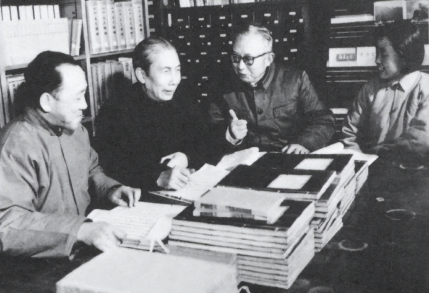 A group of useless pedantic literati, but people are grateful! - iNEWS
