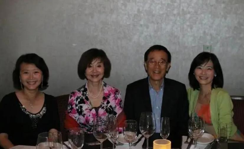 Gui Yalei and his family immigrated to the United States. They seldom ...