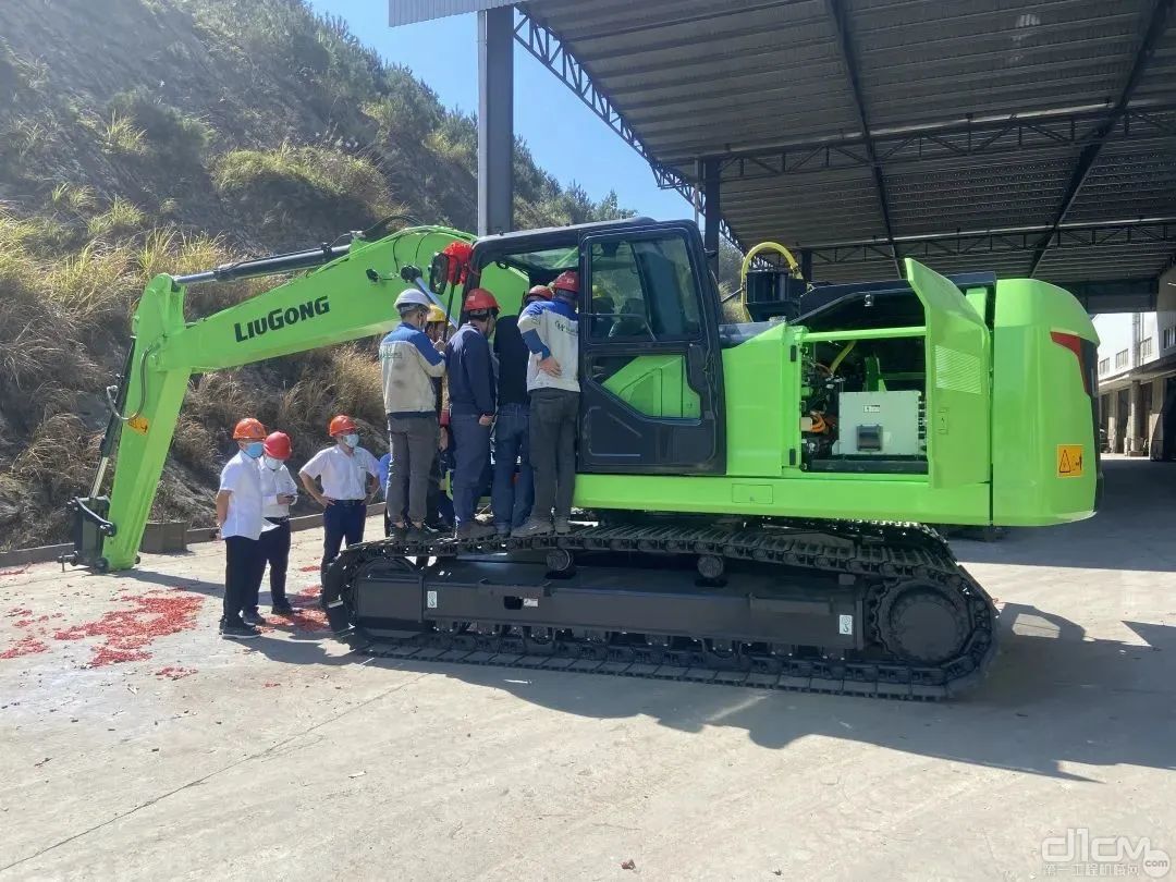 The 24-hour "money grabbing weapon", Liugong 922FE electric towed ...