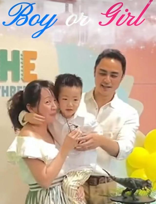 Ming Dao took his pregnant wife and son out on the street, and netizens ...