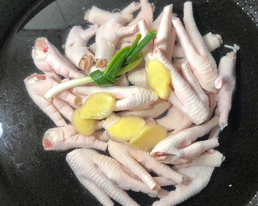 Homemade garlic chicken feet are even better than those sold at stalls ...