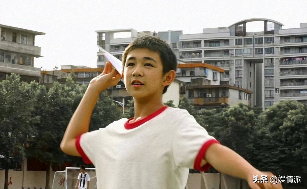 "Fighting Knives in the Snow" has more than 600 million broadcasts, and ...