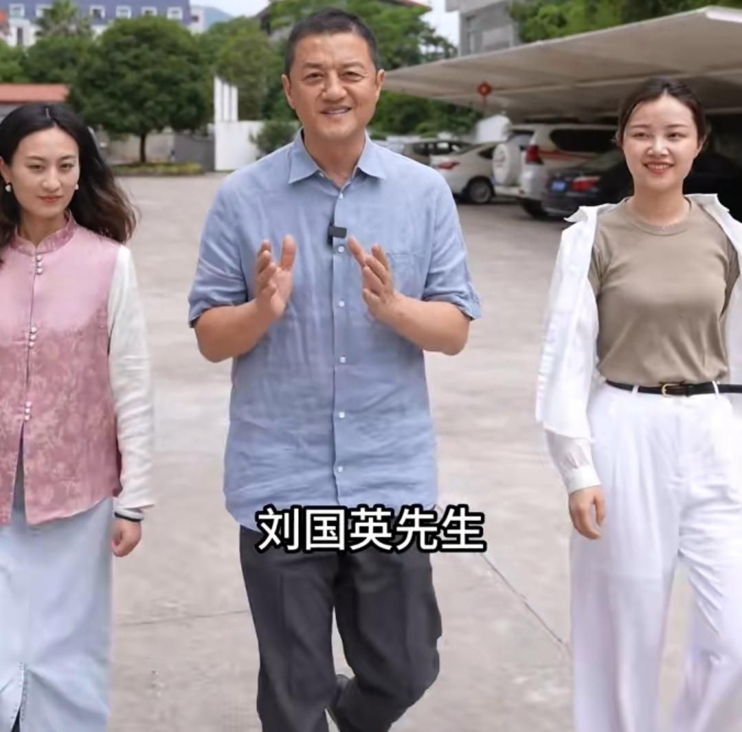 Li Yapeng came to visit Liu Guoying, was entertained as a nobleman empty-handed, and made a hot ...