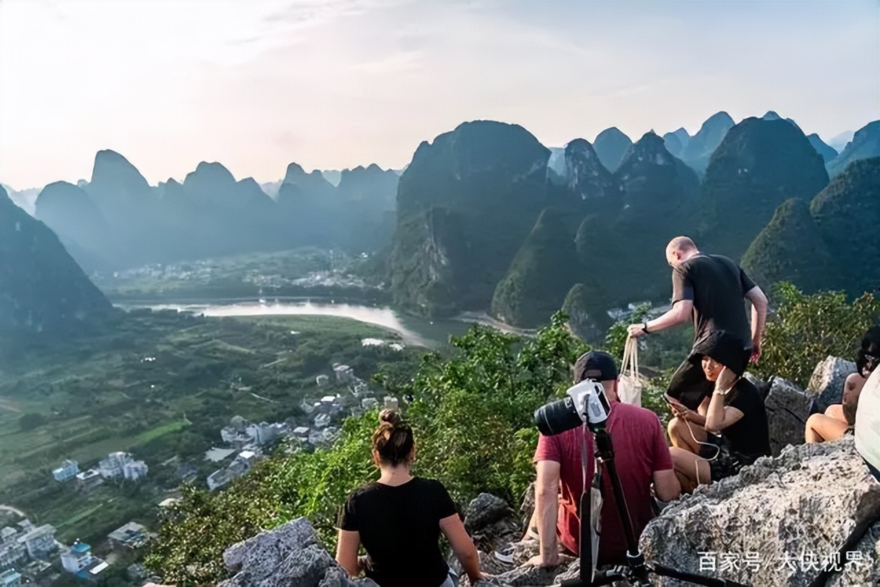 The unique leisure fun of Guilin people: mountain climbing (2) - iNEWS