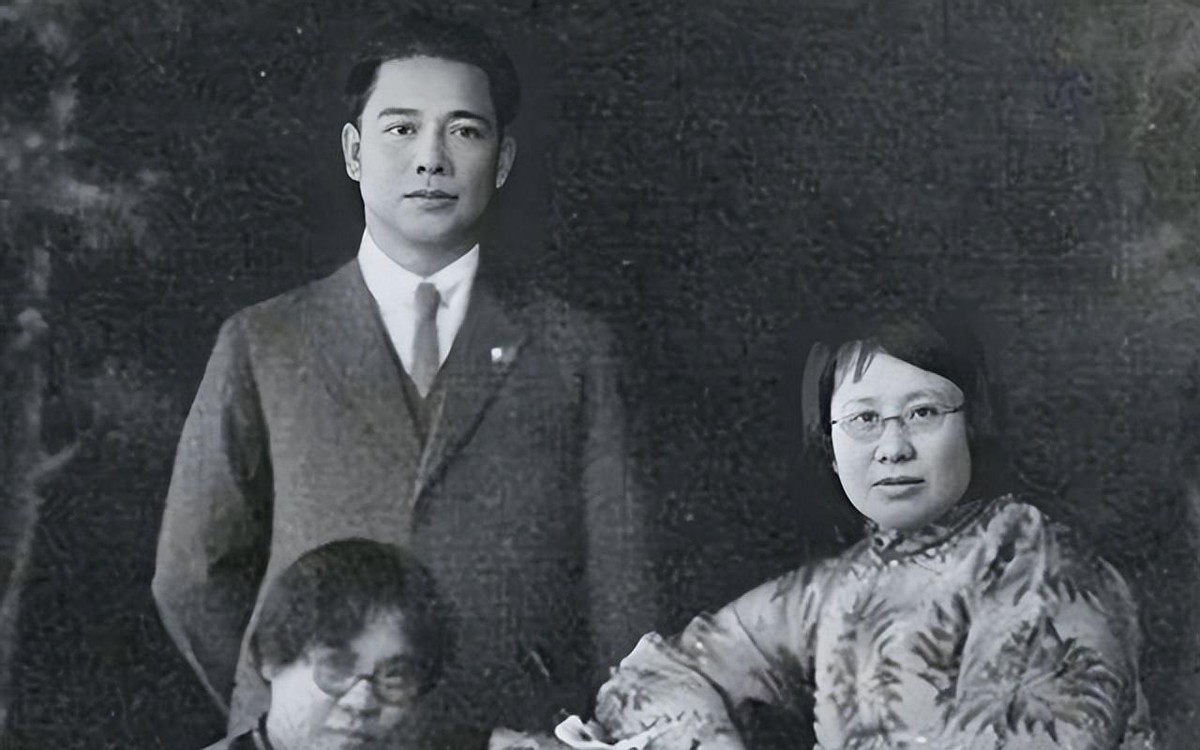 In 1959, Wang Jingwei's wife, Chen Bijun, died of illness. At the end of her life, she told her ...