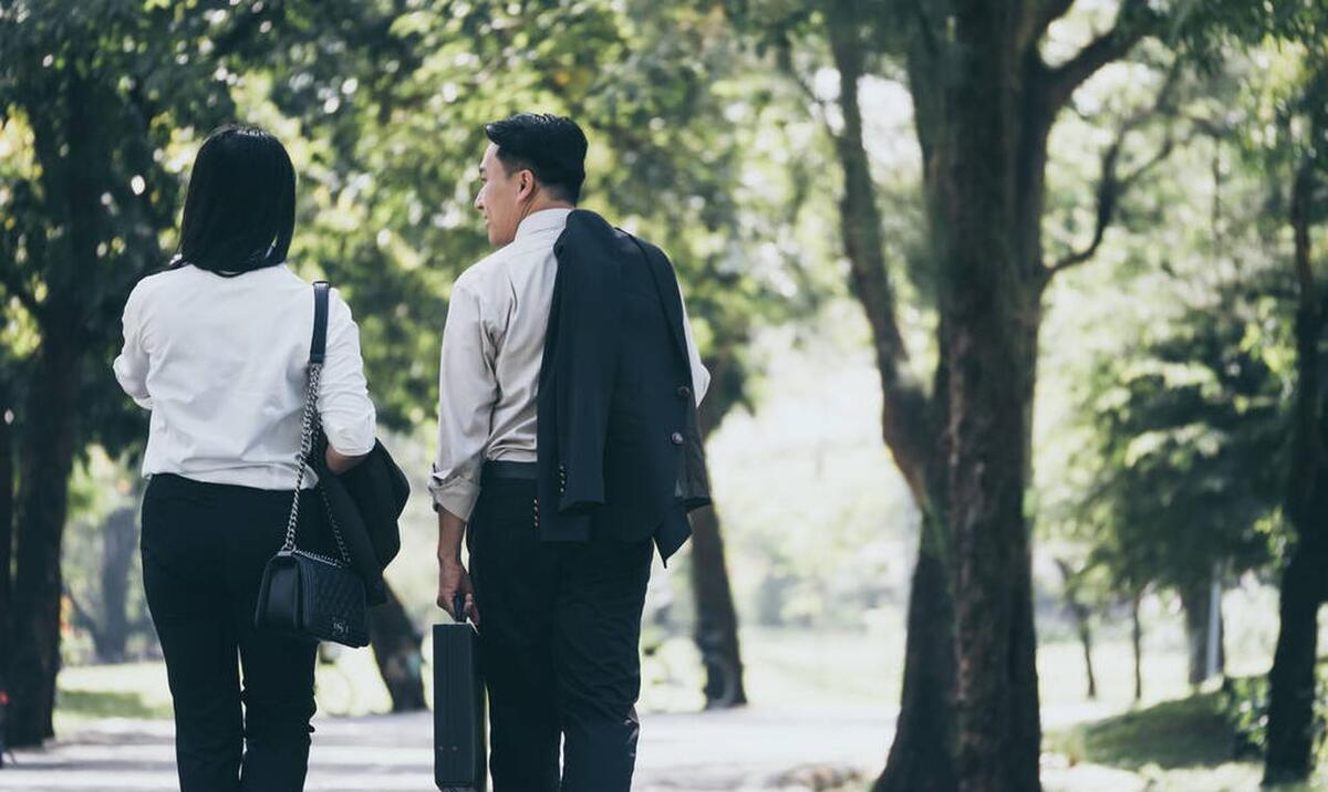 Who will be more miserable when a couple divorces after the age of 40 ...