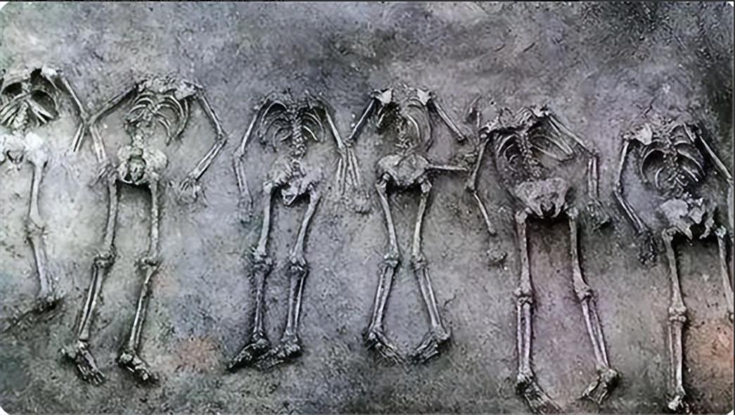 Why did the concubines who were buried in ancient times have their legs ...