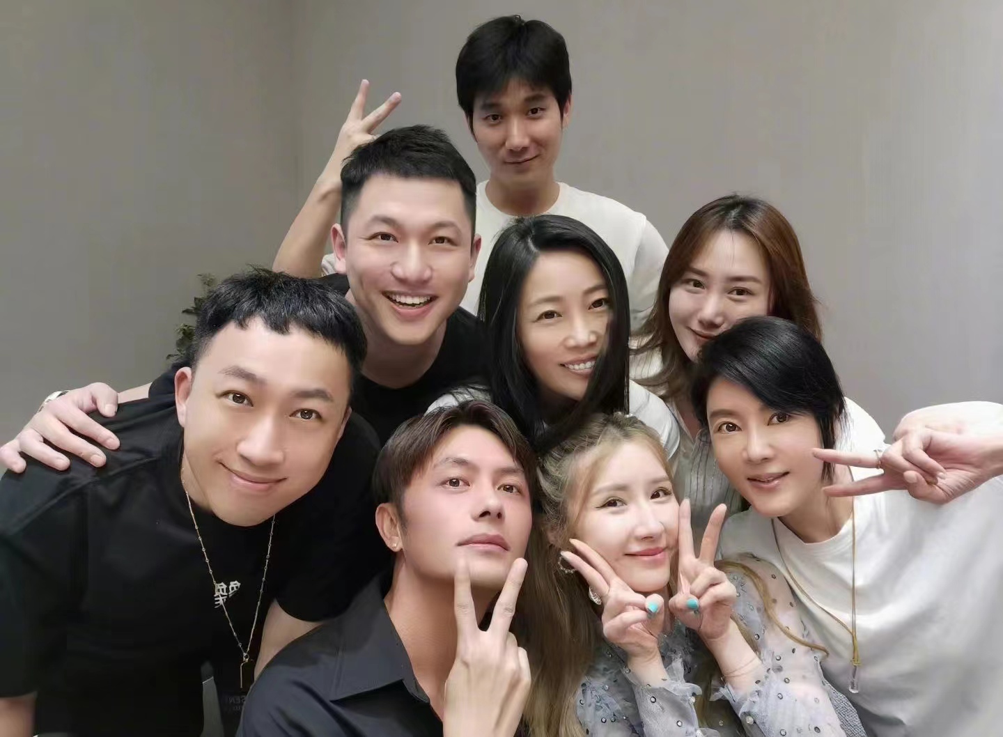Yu Zheng asked for debts online and revealed the new drama, netizens ...