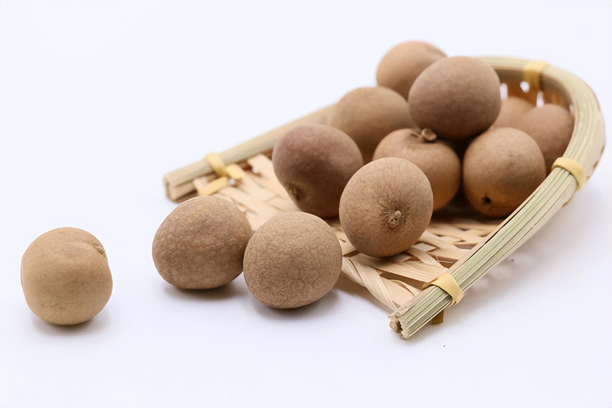 Stew two old hens, it is better to eat longan like this, three per day ...