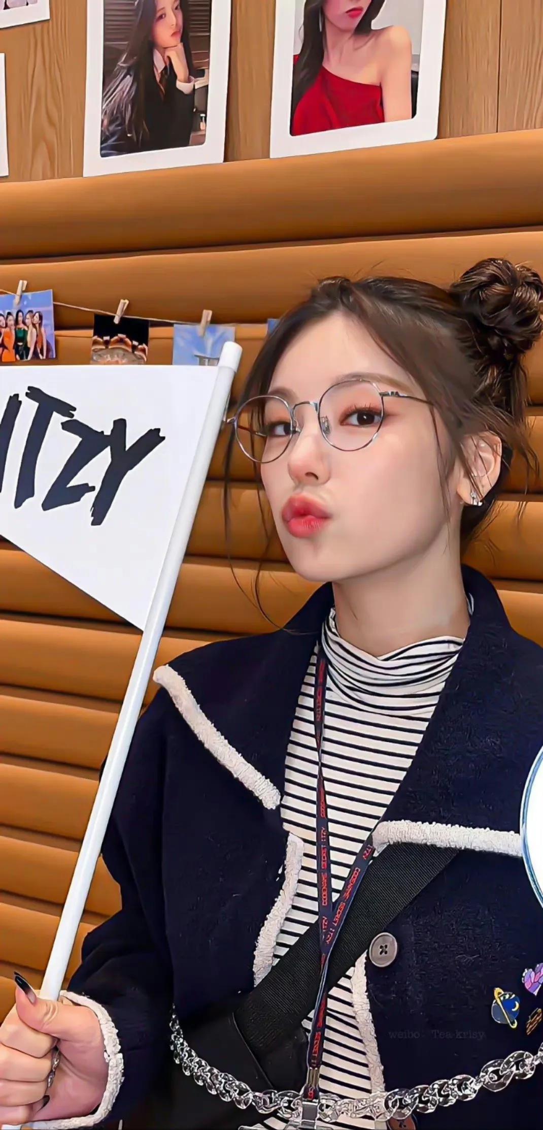 #Hwang Yeji was scolded and cried by Park Jinyoung while recording# - iNEWS