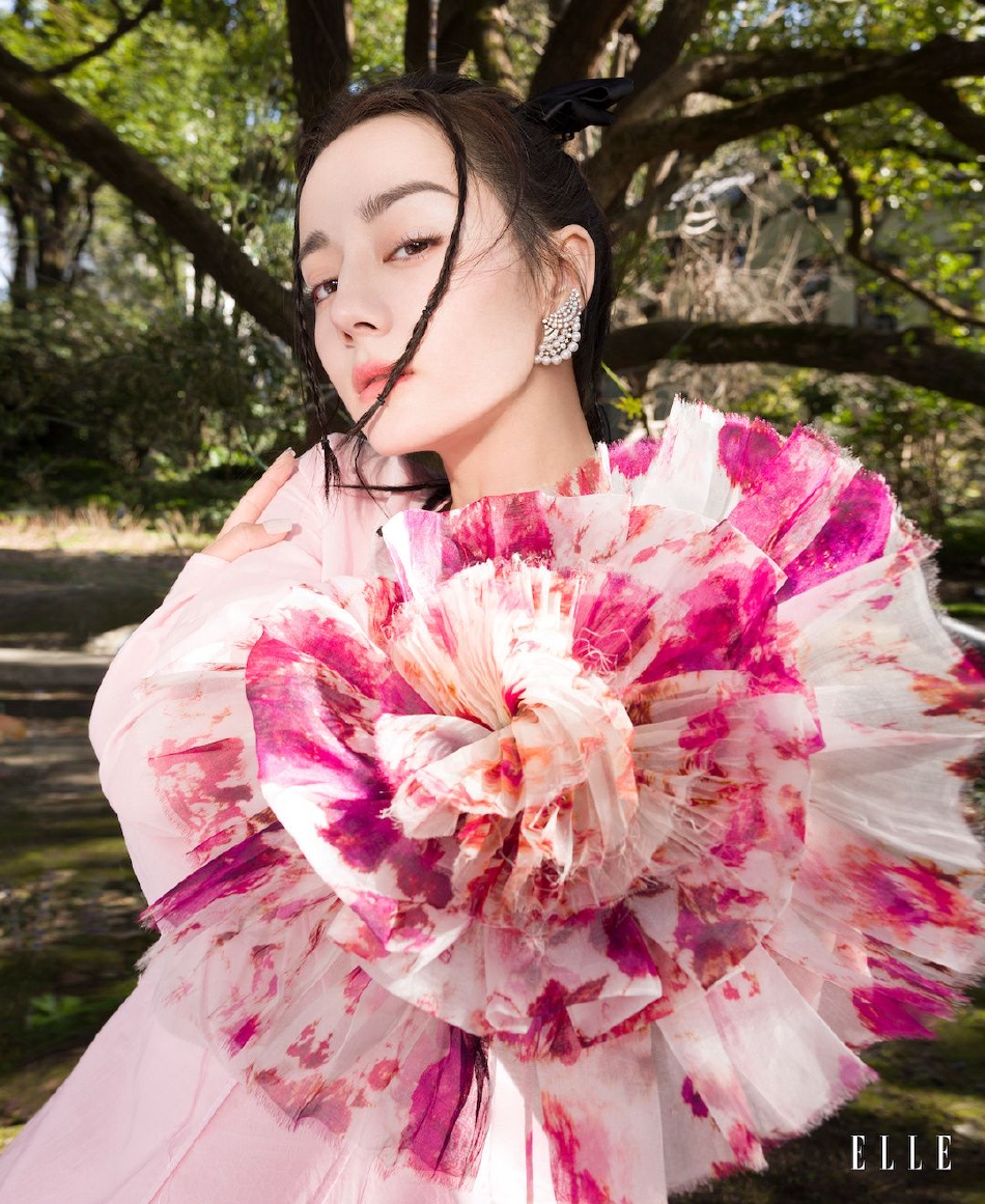 Di Lieba's latest photo show with fragrant shoulders is super beautiful ...