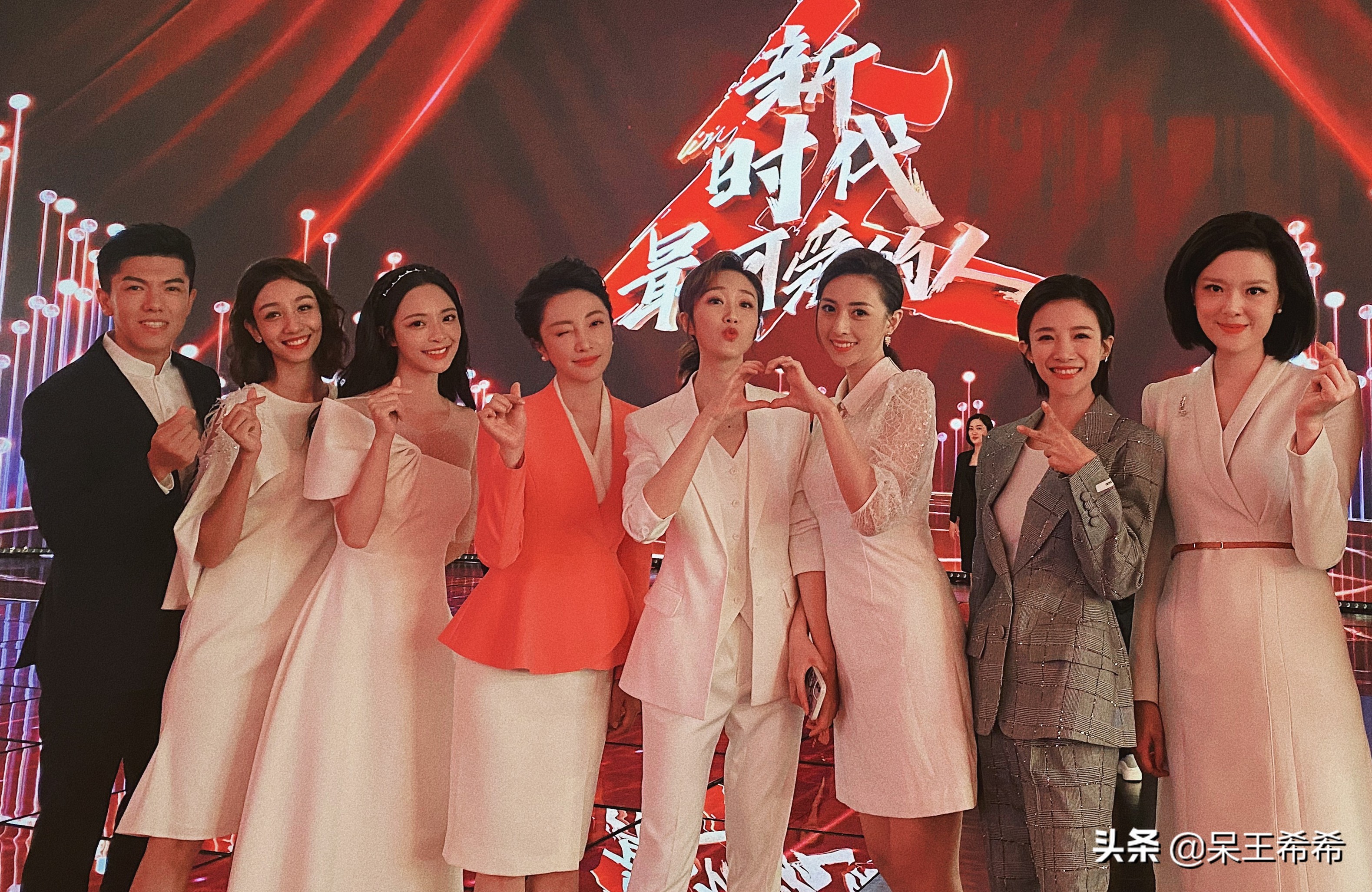 With so many young CCTV hosts, who has a better chance to become the ...