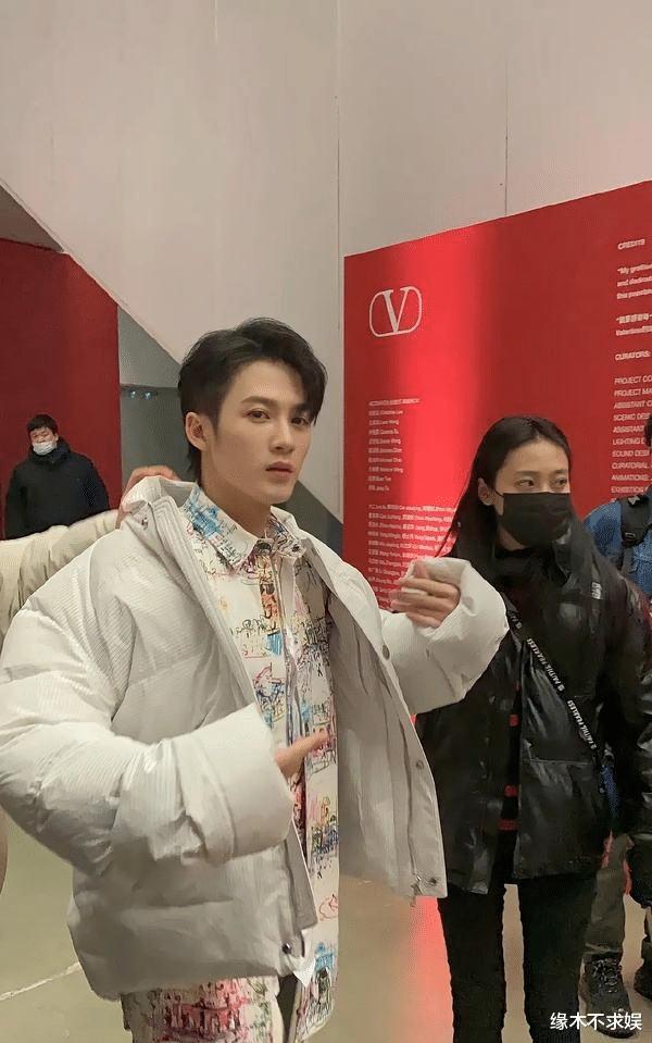 The 31-year-old Tan Jian was photographed offline, and when he saw the ...