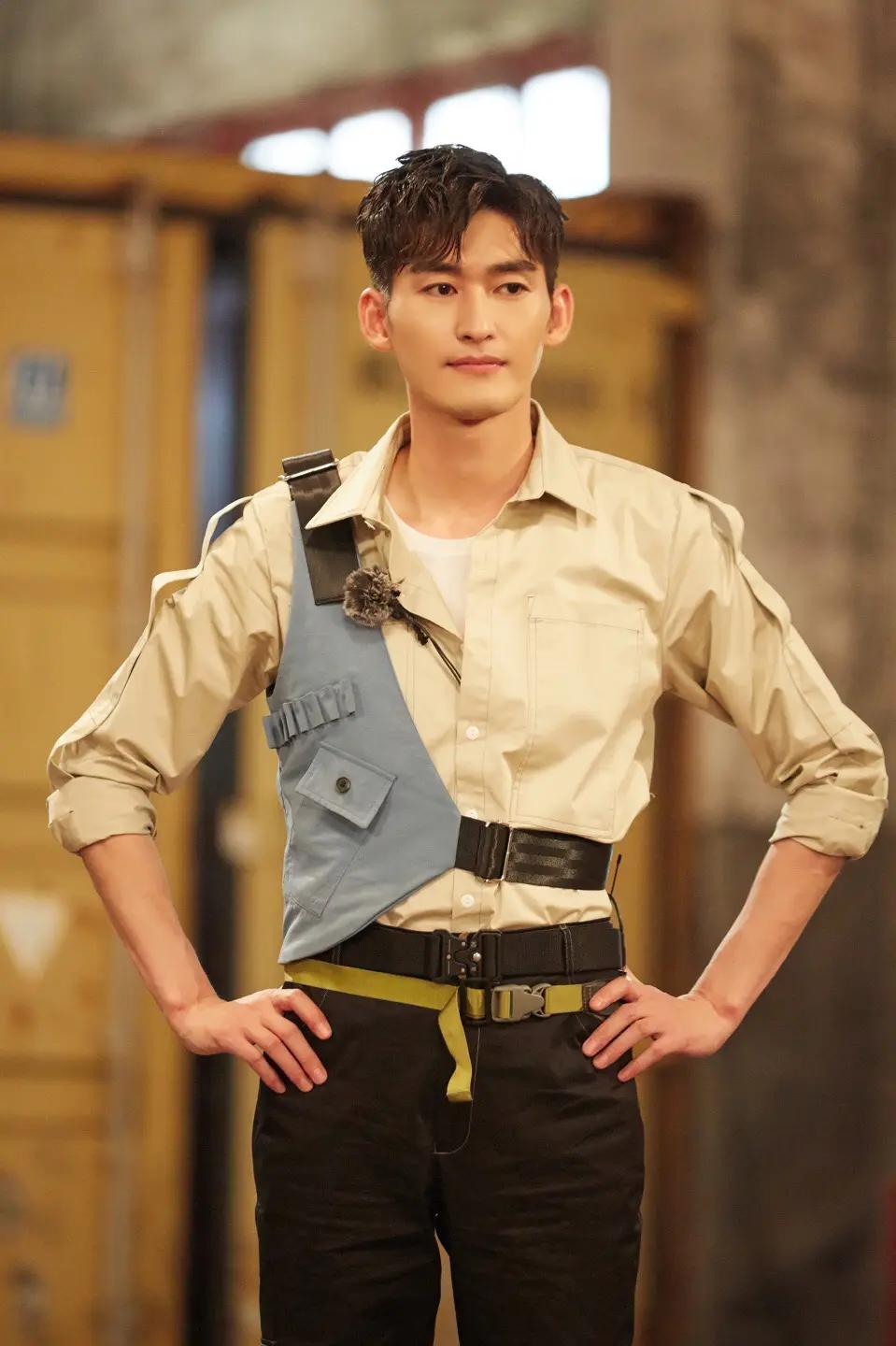 After the new drama aroused heated discussion, Zhang Han went to a ...