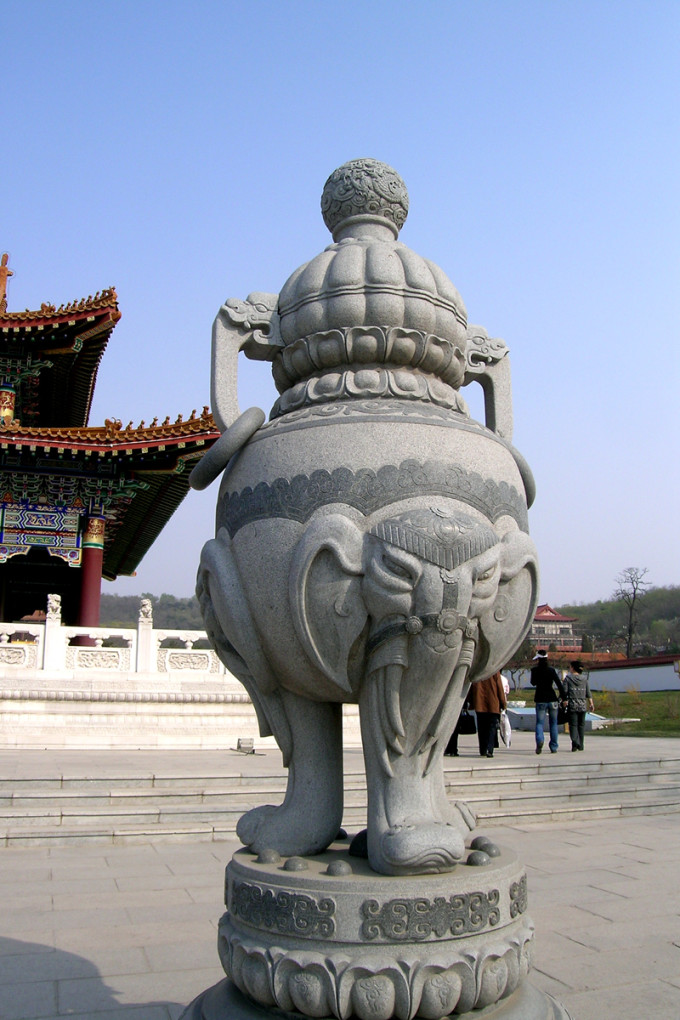 See the world's largest Jade Buddha at 270 tons - iNEWS