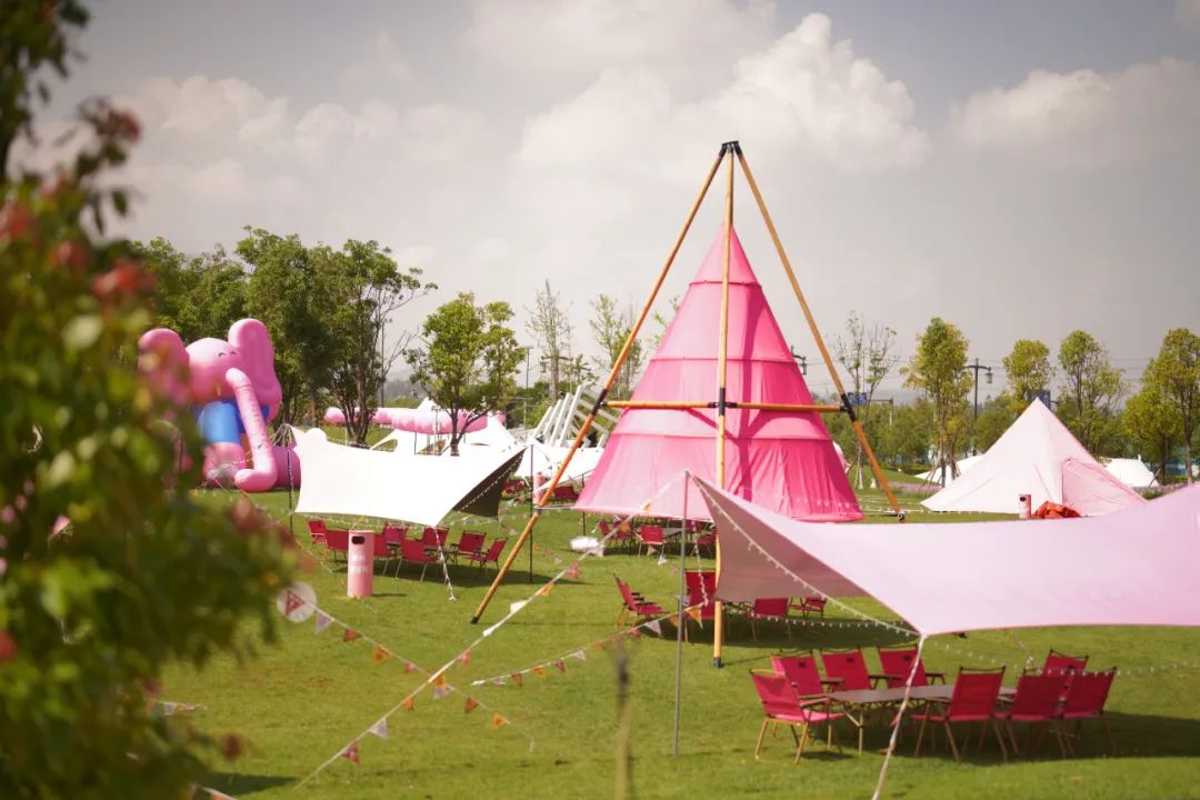 The pink campground in Vientiane is exposed, releasing 24° summer ...