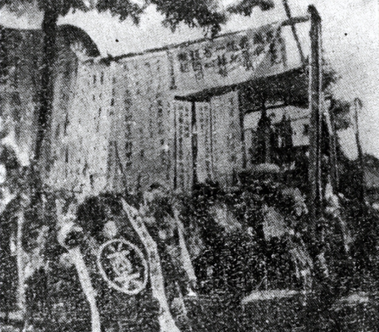 Dai Anlan, a general of the Chinese Expeditionary Force, went to ...