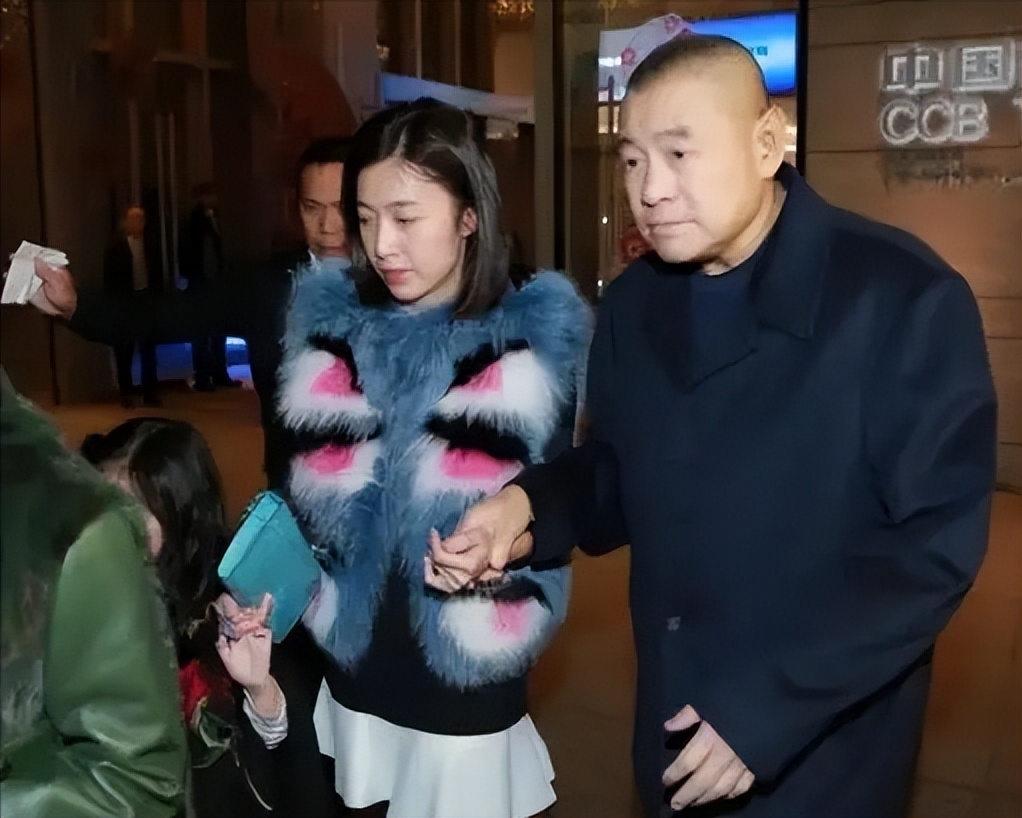 Is Guo Jingjing fat and earthy a beauty? Look at her photo with Gong Li ...