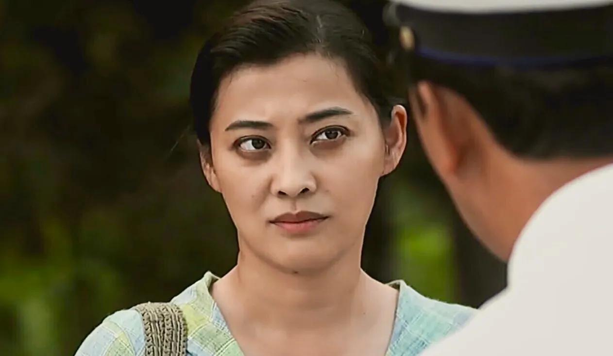 [Parents Love] An Jie landed on the island and threw away his shoes ...