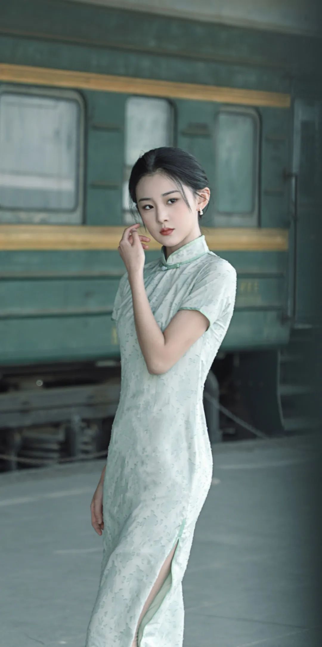 Celebrity photo: Shao Yu Qitian blue cheongsam is beautifully shot in the style of the Republic ...