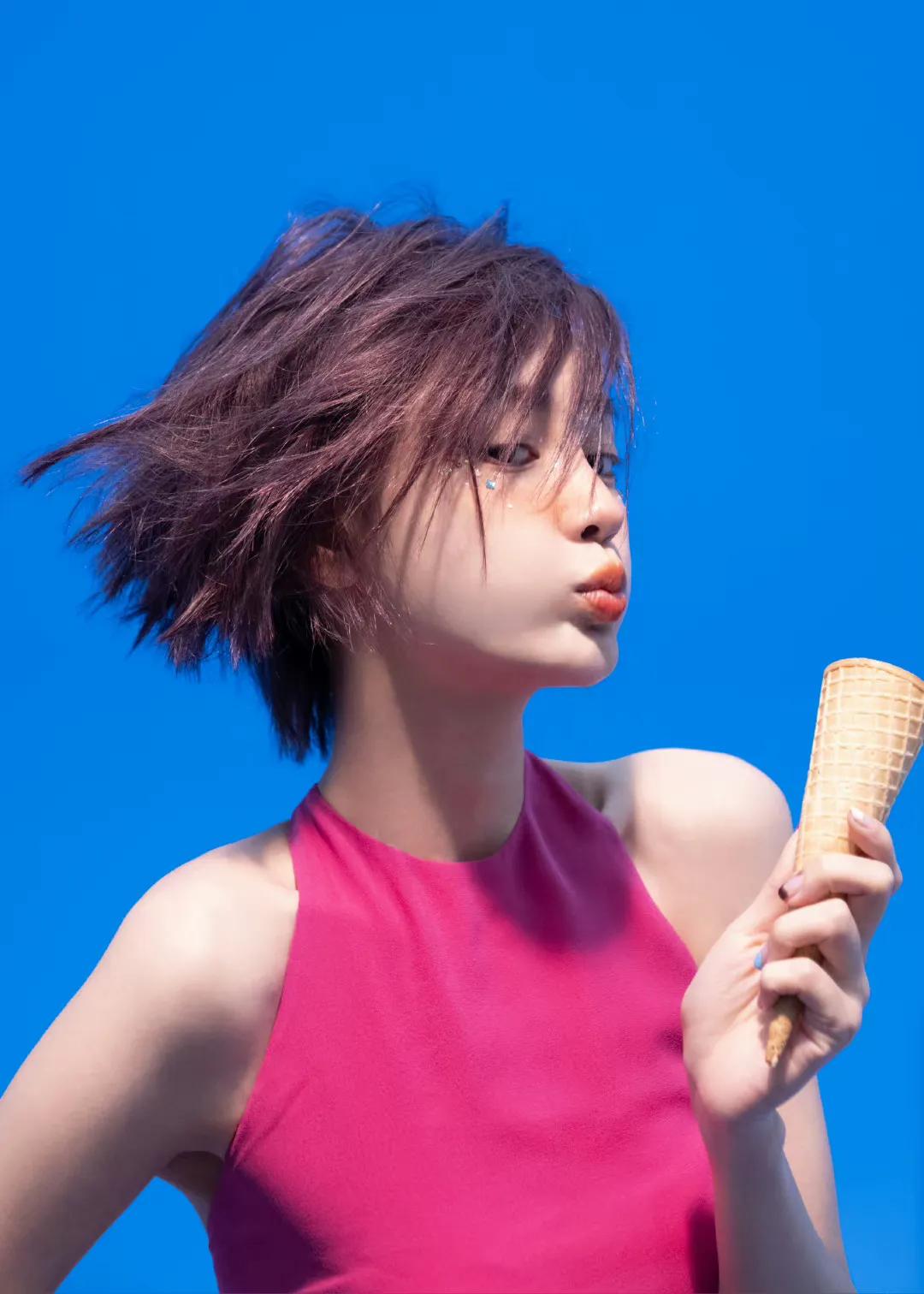 Angelababy's latest magazine cover photo - iMedia
