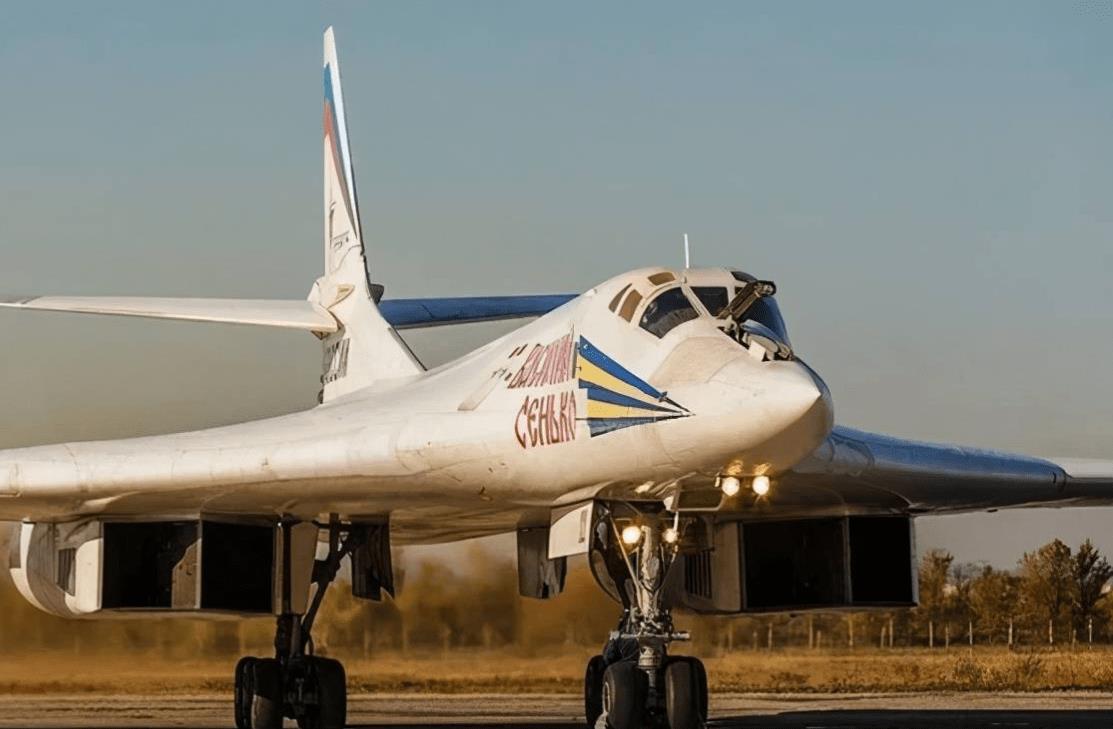 Russia is considering deploying Tu-160 bombers in the Far East for the ...