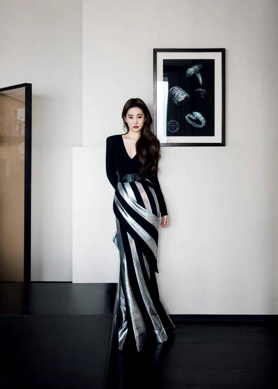 Liu Yifei took the initiative to wave to Yang Yang, and the picture was ...