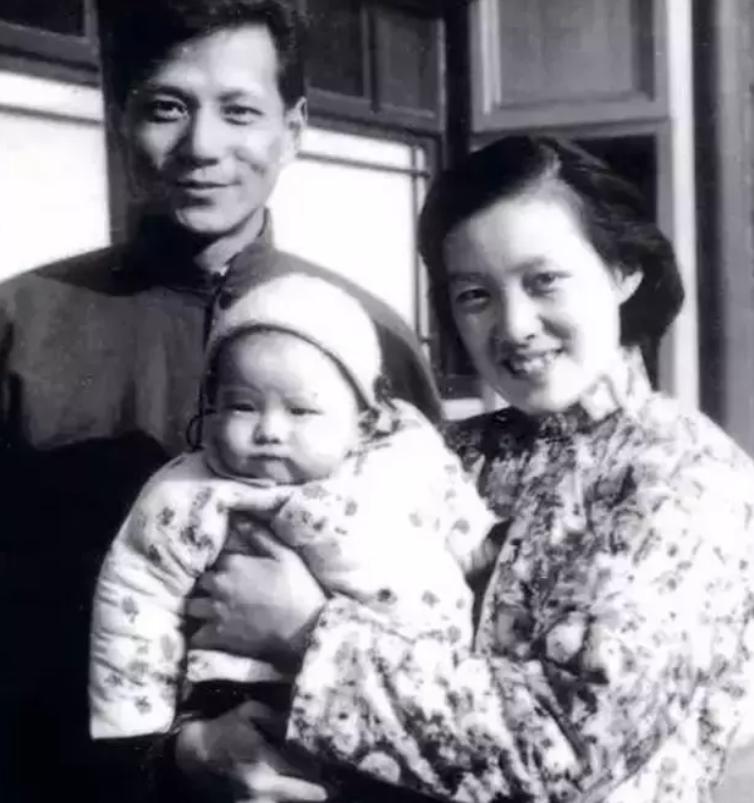 "Famous ruffian" Hong Huang: She once said that a woman needs to sleep ...