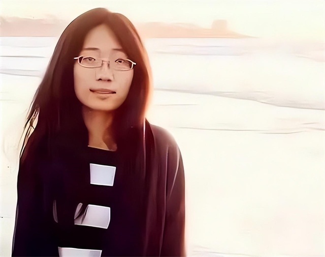 In 2017, Tang Xiaolin, a 32-year-old talented girl from Peking University, jumped off the Golden ...