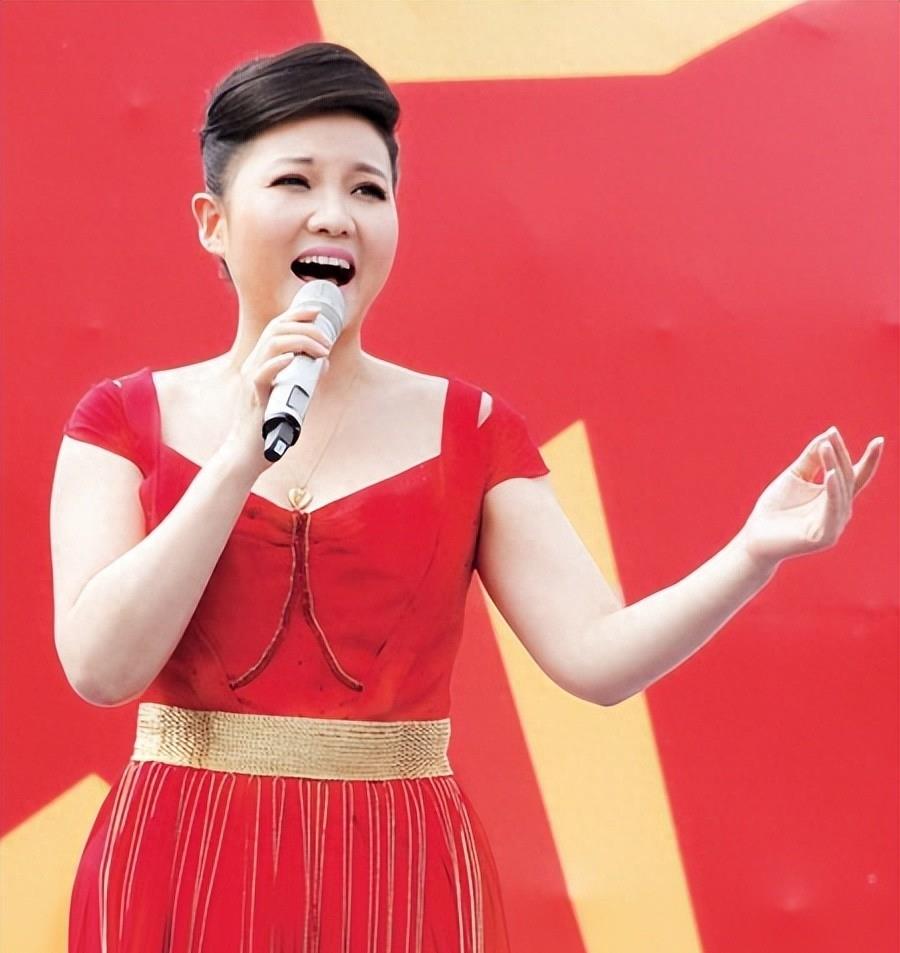Three plump and sweet-looking military female singers, who do you like ...