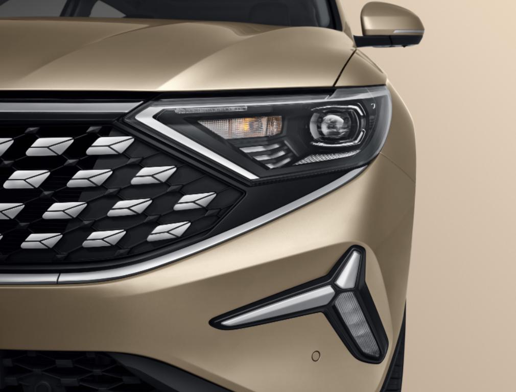 Upper and lower segmented grille design - iNEWS