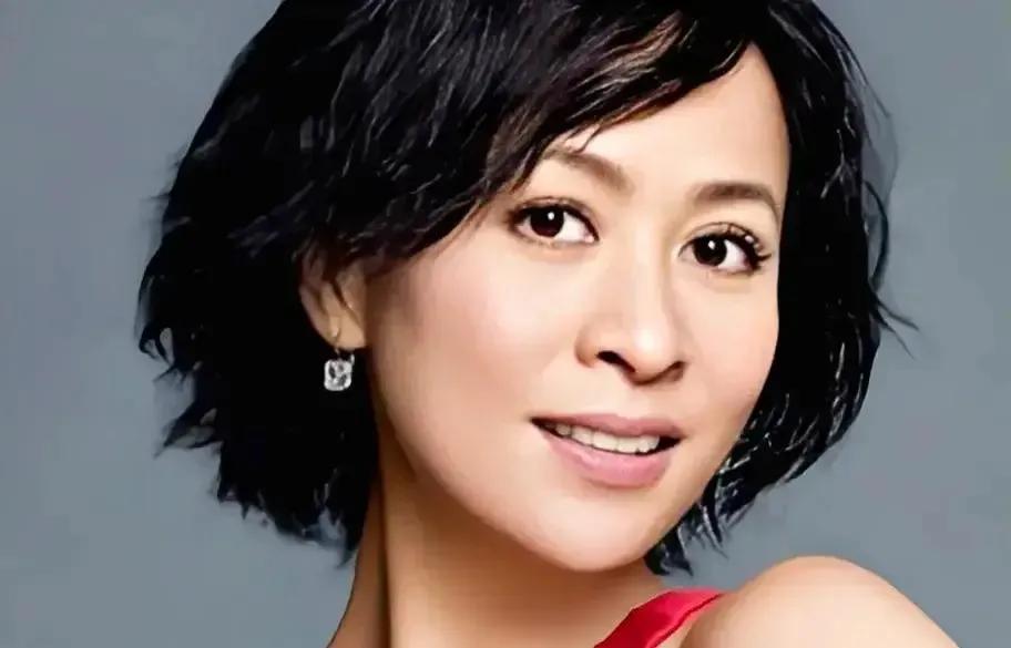 Shu Qi went to Carina Lau's house and went to the toilet on the way ...
