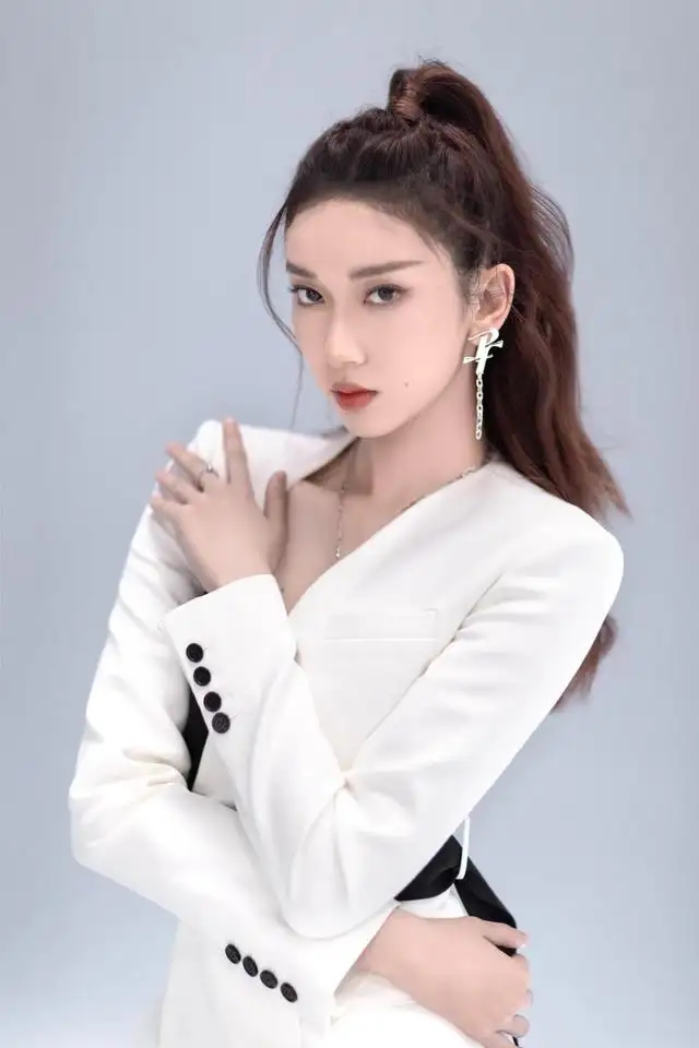 Mingyang Entertainment—Beauty Star-Liu Lingzi - iMedia
