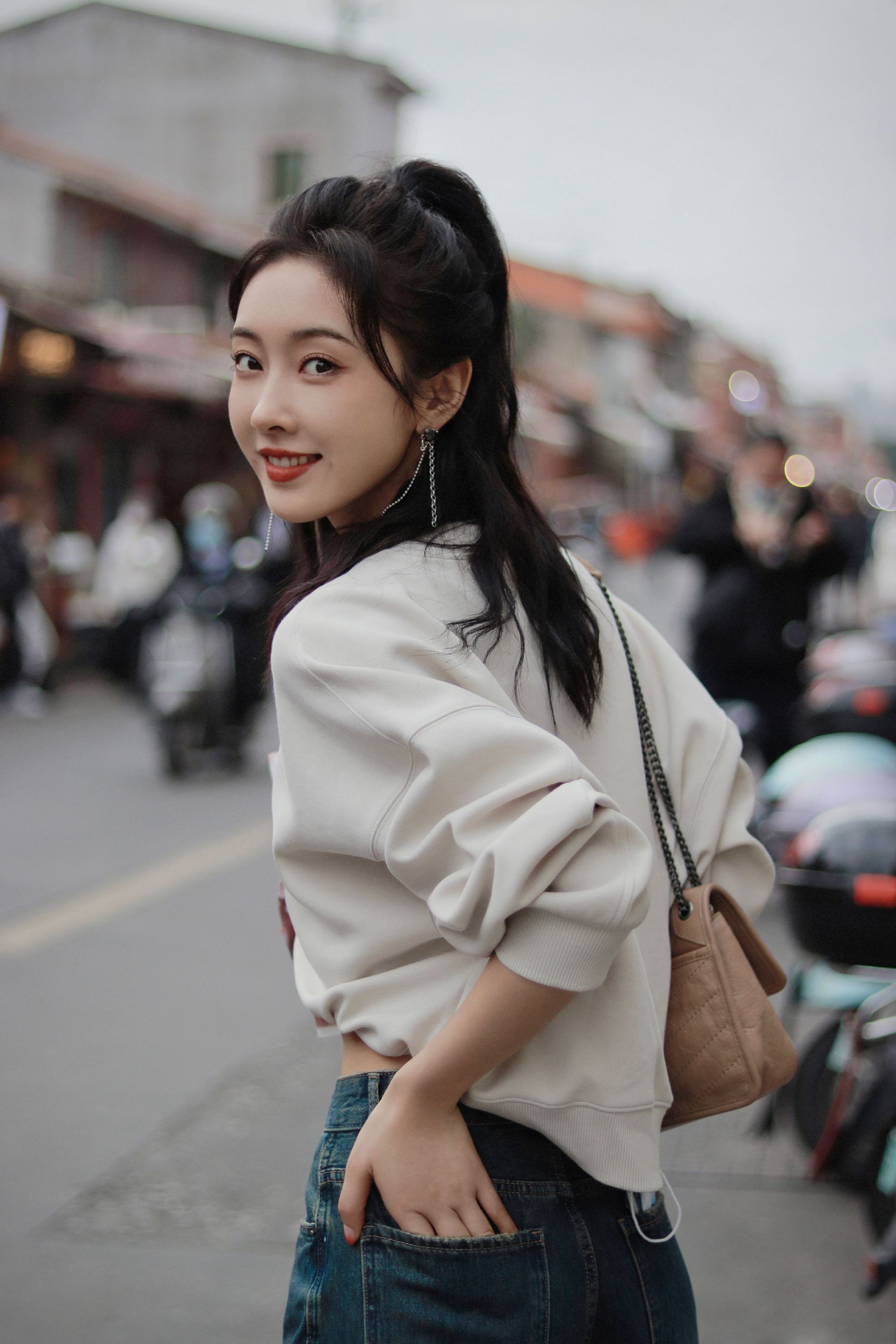 Pear vortex smiles fresh and elegant—exquisite girl Xuan Lu - iMedia