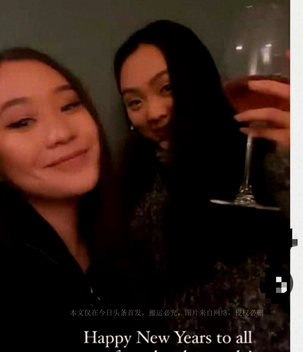 Jet Li's two daughters are pictured together. They look like their ...