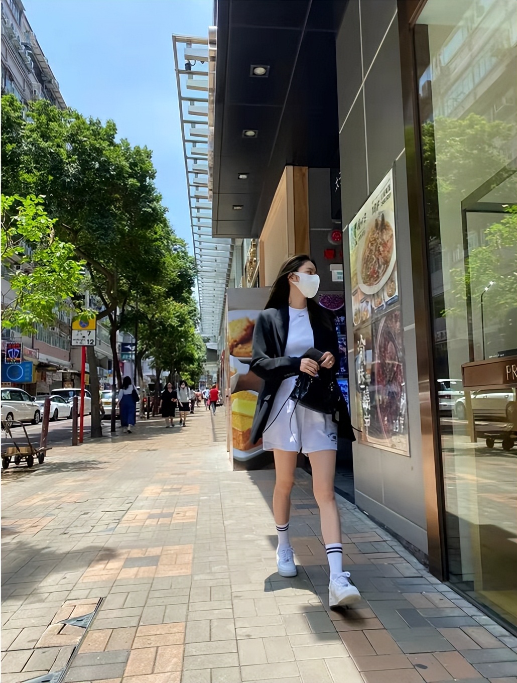 Zhang Xinyue sprinkled sugar from Lin Feng's perspective, and was ...