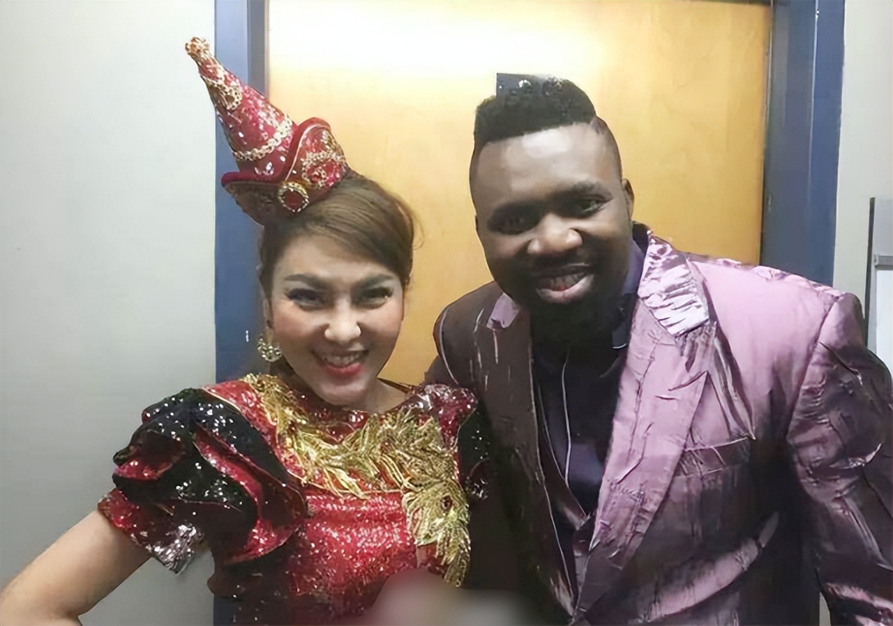 African singer Hao Ge and good brother: Married a Chinese petite wife ...