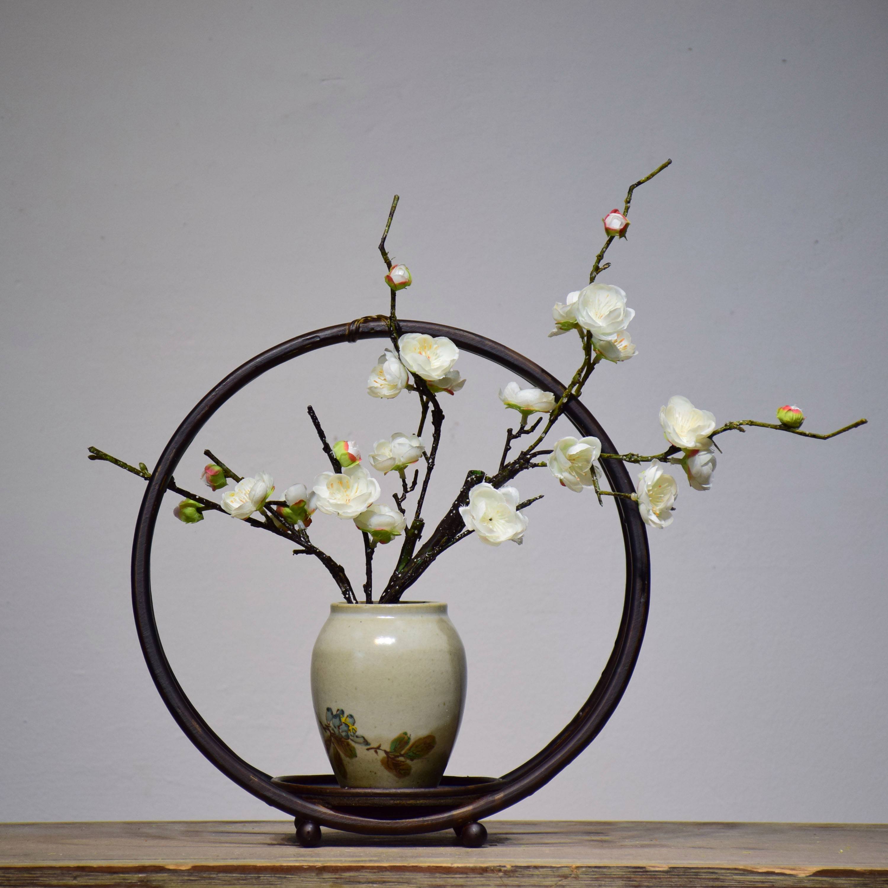 One flower, one world, one leaf, one universe, feel the intangible ...