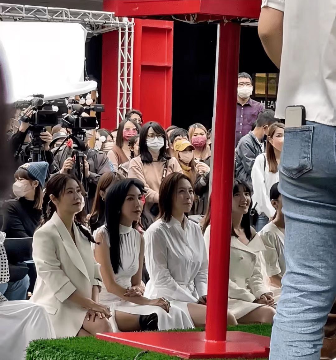 Lin Hsinju's face value finally couldn't hold it anymore, the picture was sagging and loose ...