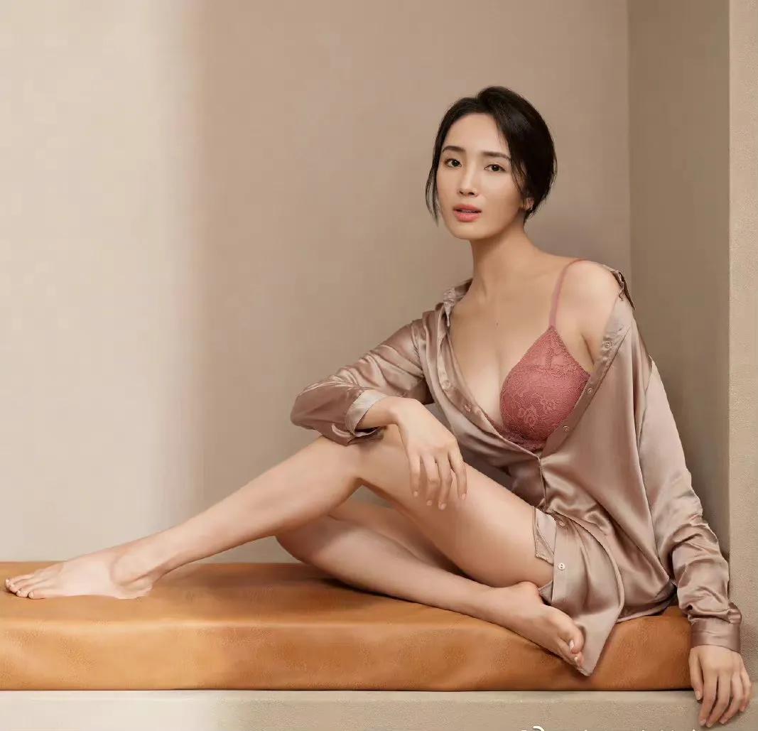 Sexy beauty Wang Zixuan - iNEWS