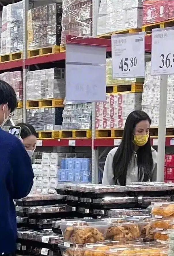 Li Ruotong, the most beautiful little dragon girl, cannot escape the ...