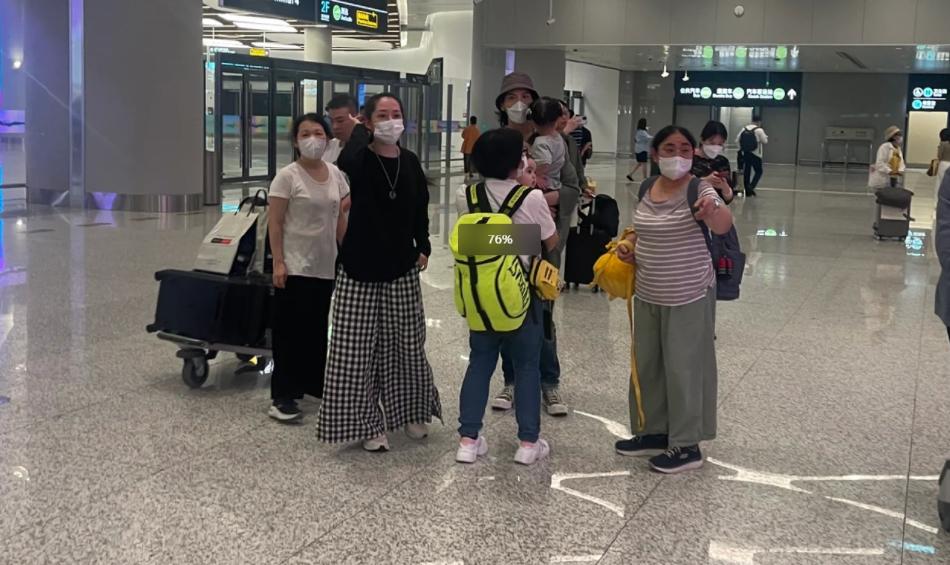 Netizens ran into Xiang Zuo Guo Biting's family at the airport, Xiang ...