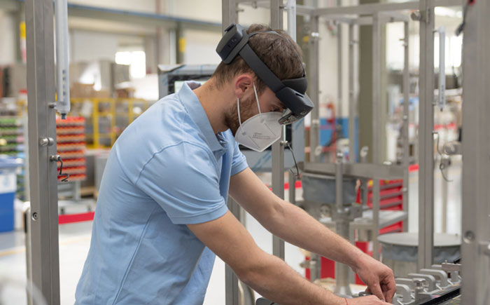 IMA uses HoloLens 2+Dynamics 365 to provide remote maintenance for ...