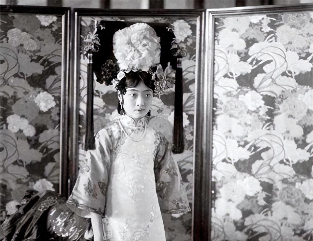 Wanrong was imprisoned in the "pig pen" by Puyi for ten years. When she ...