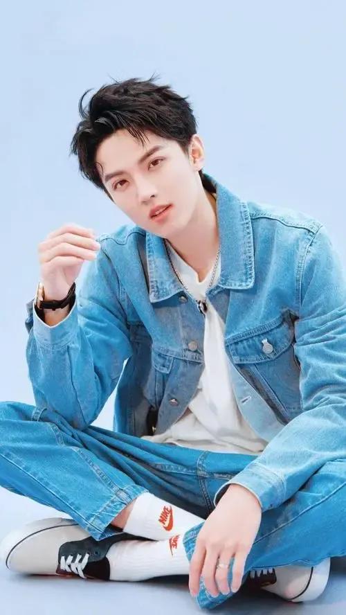 Early marriage Zhou Junwei - iNEWS