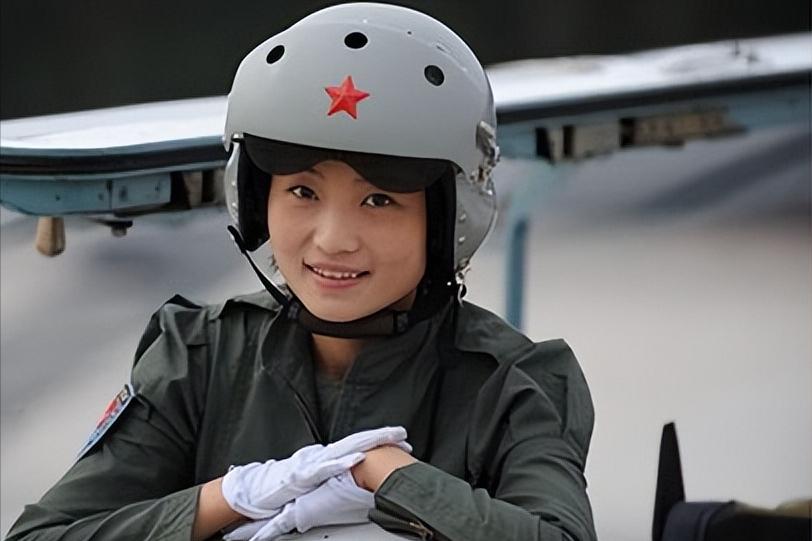 Yu Xu, the first female fighter pilot, died at the age of 30, and 360,000 people bid farewell ...